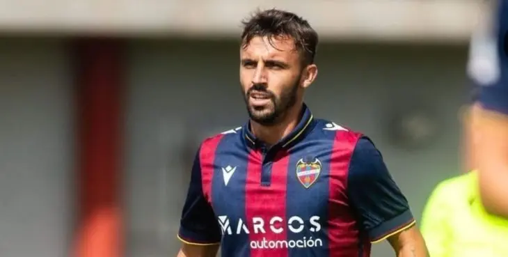 El Cartagena refuerza su centro del campo con Óscar Clemente