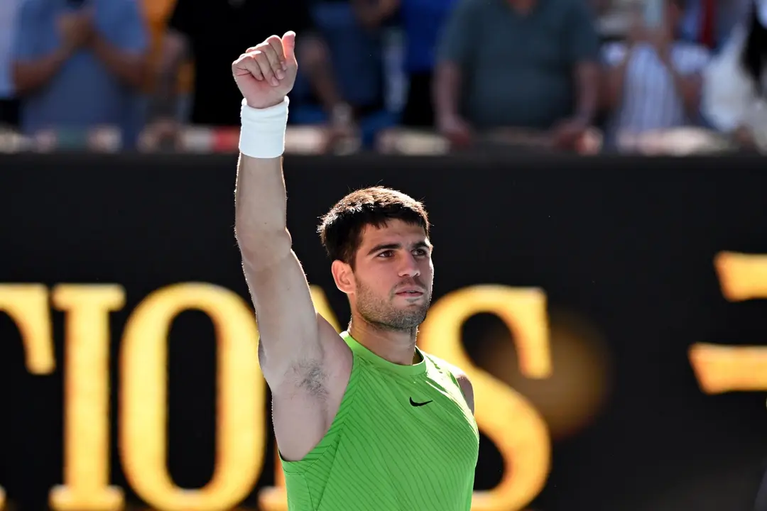 Alcaraz busca su primera final en Australia frente a Zverev: horario y TV